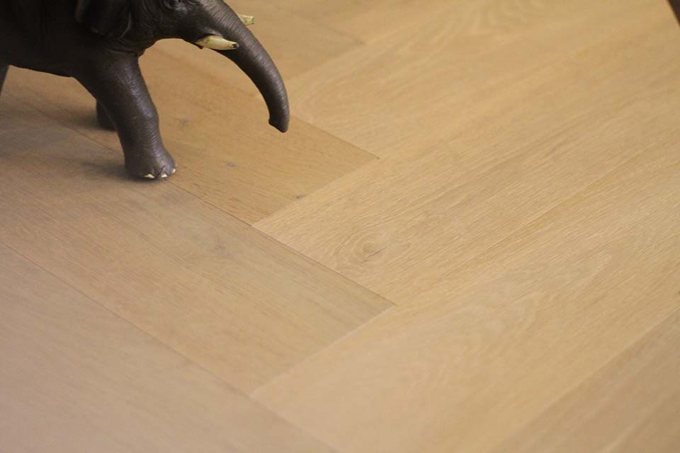 Prime Engineered Flooring Oak Bespoke Click Herringbone Spain Brushed ...
